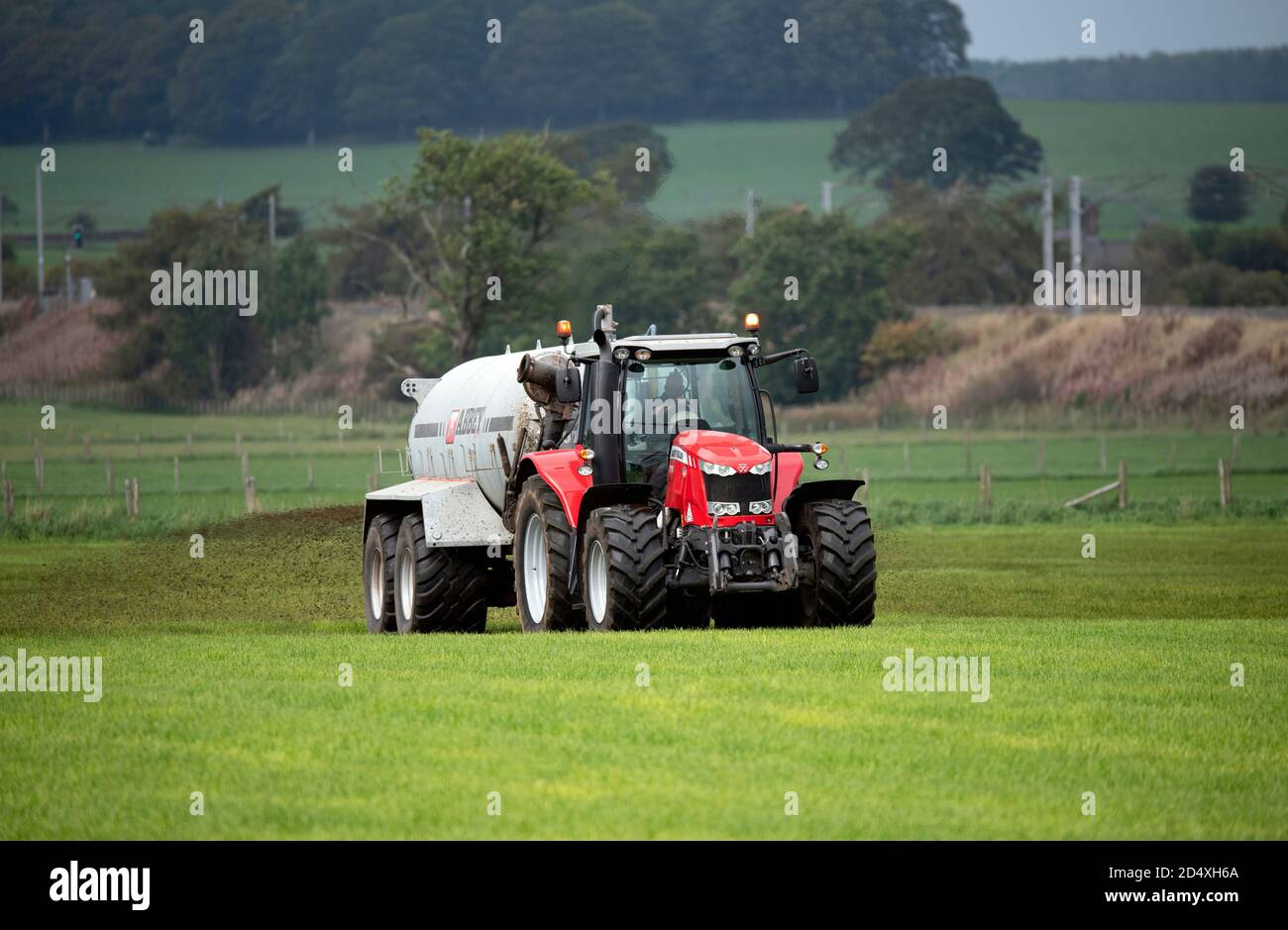 Massey Ferguson 7718 Dyna-6 Tractor, muck spreading Stock Photo - Alamy
