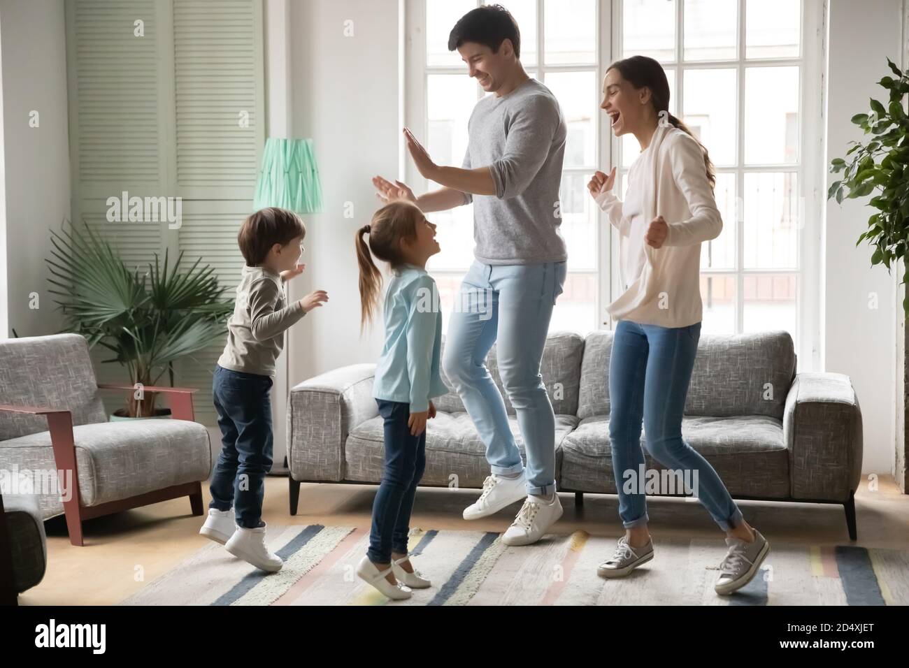 Kids dance hi-res stock photography and images - Alamy