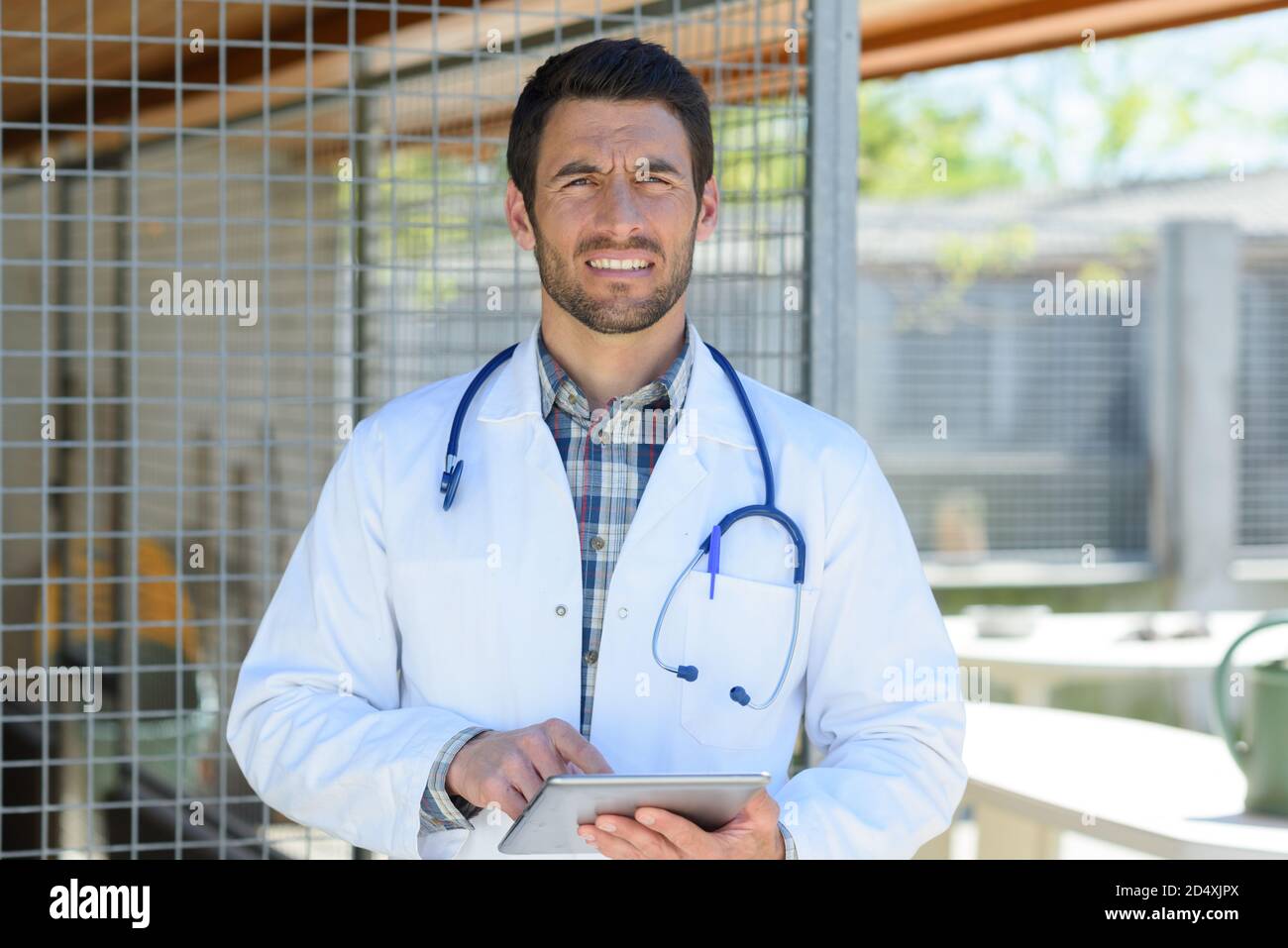 picture of male veterinarian holding tablet Stock Photo - Alamy