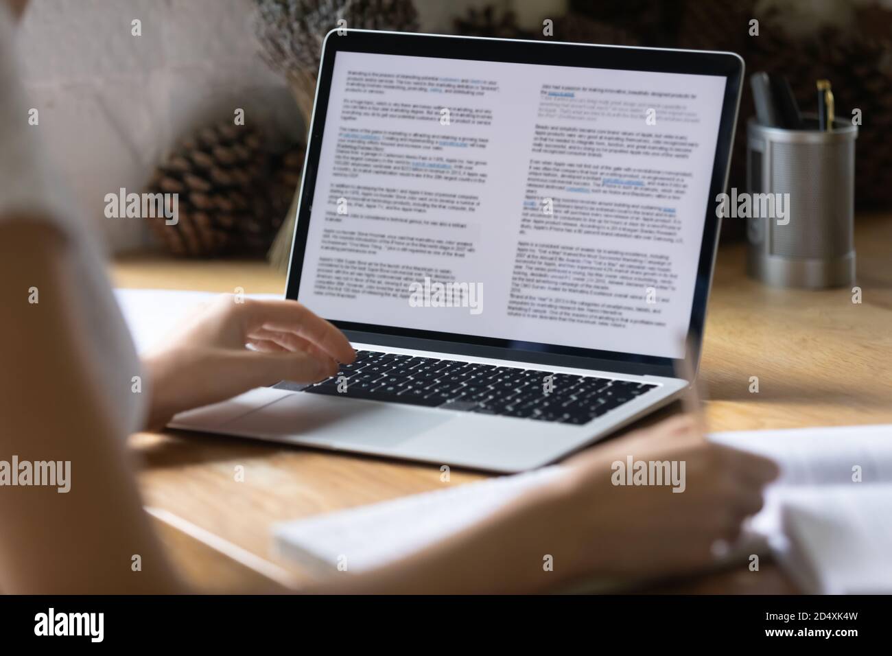 Electronic essay hi-res stock photography and images - Alamy