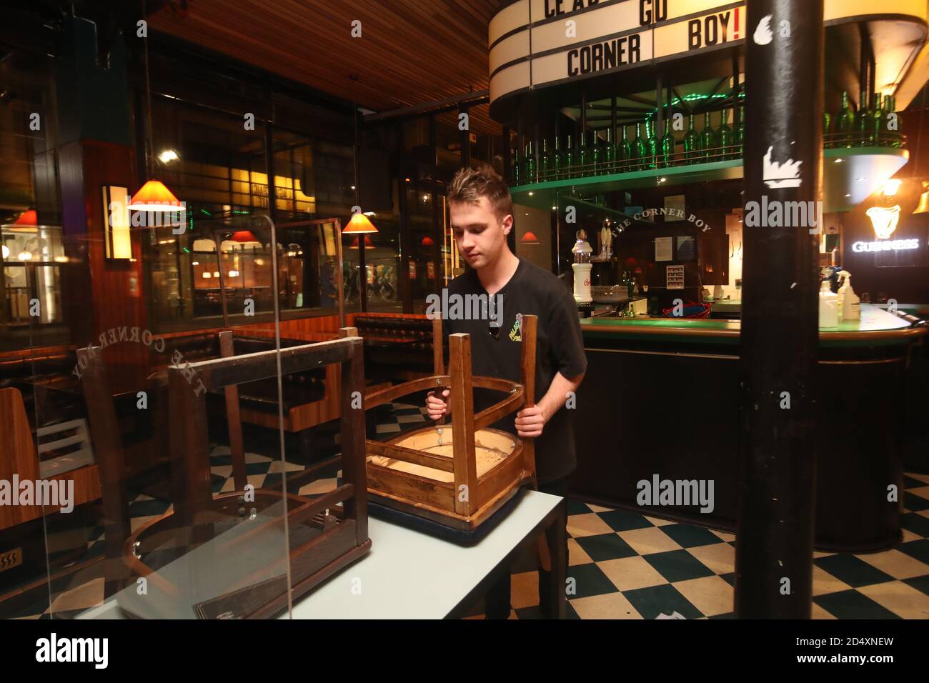 Clearing away tables hi-res stock photography and images - Alamy