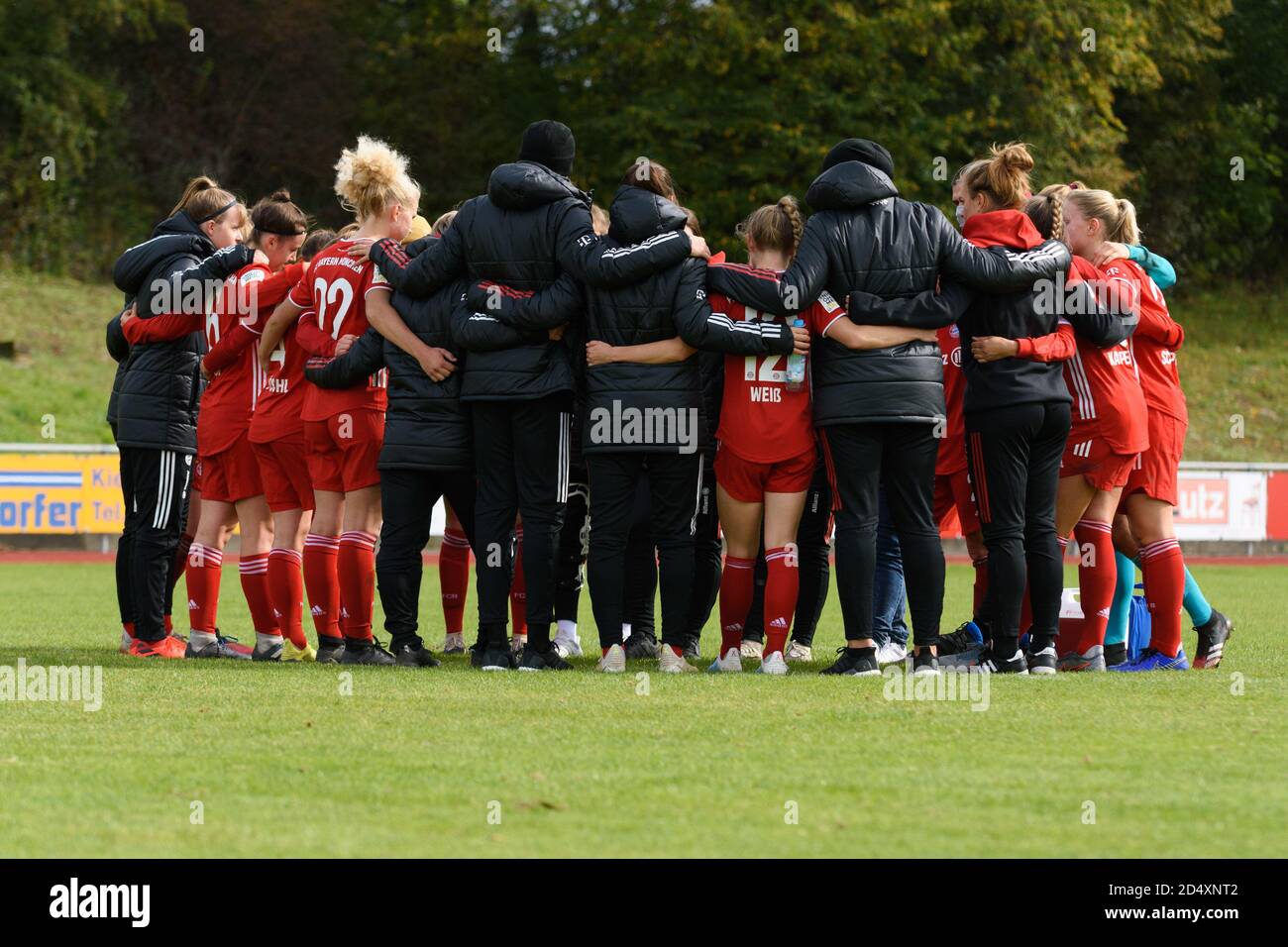 Aschheim, Germany. 11th Oct, 2020. FC Bayern München II team huddle ...