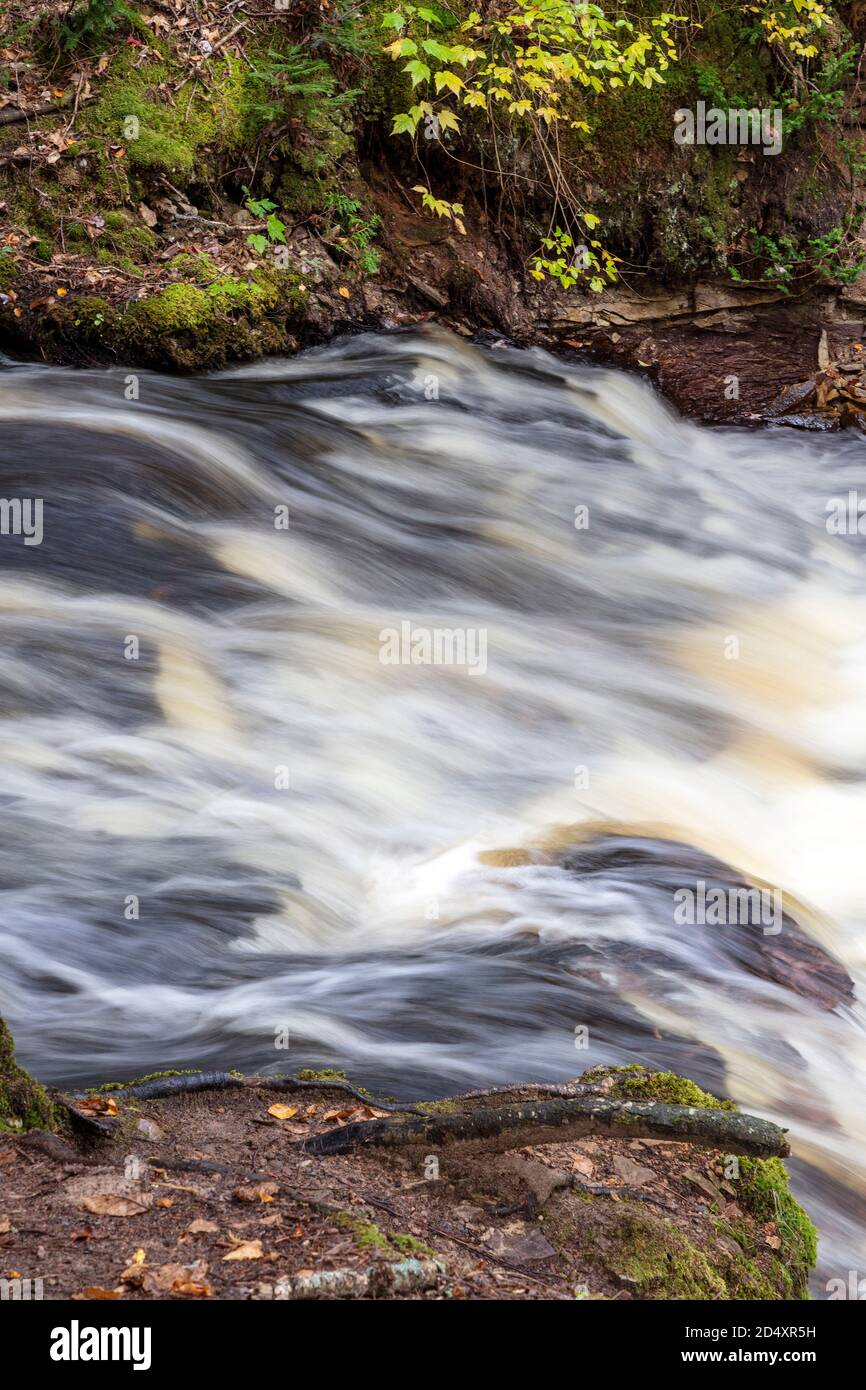Pictured rocks water fall hi-res stock photography and images - Alamy