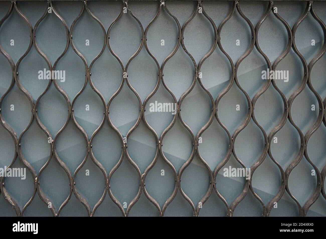 Geometric metal arch hi-res stock photography and images - Alamy