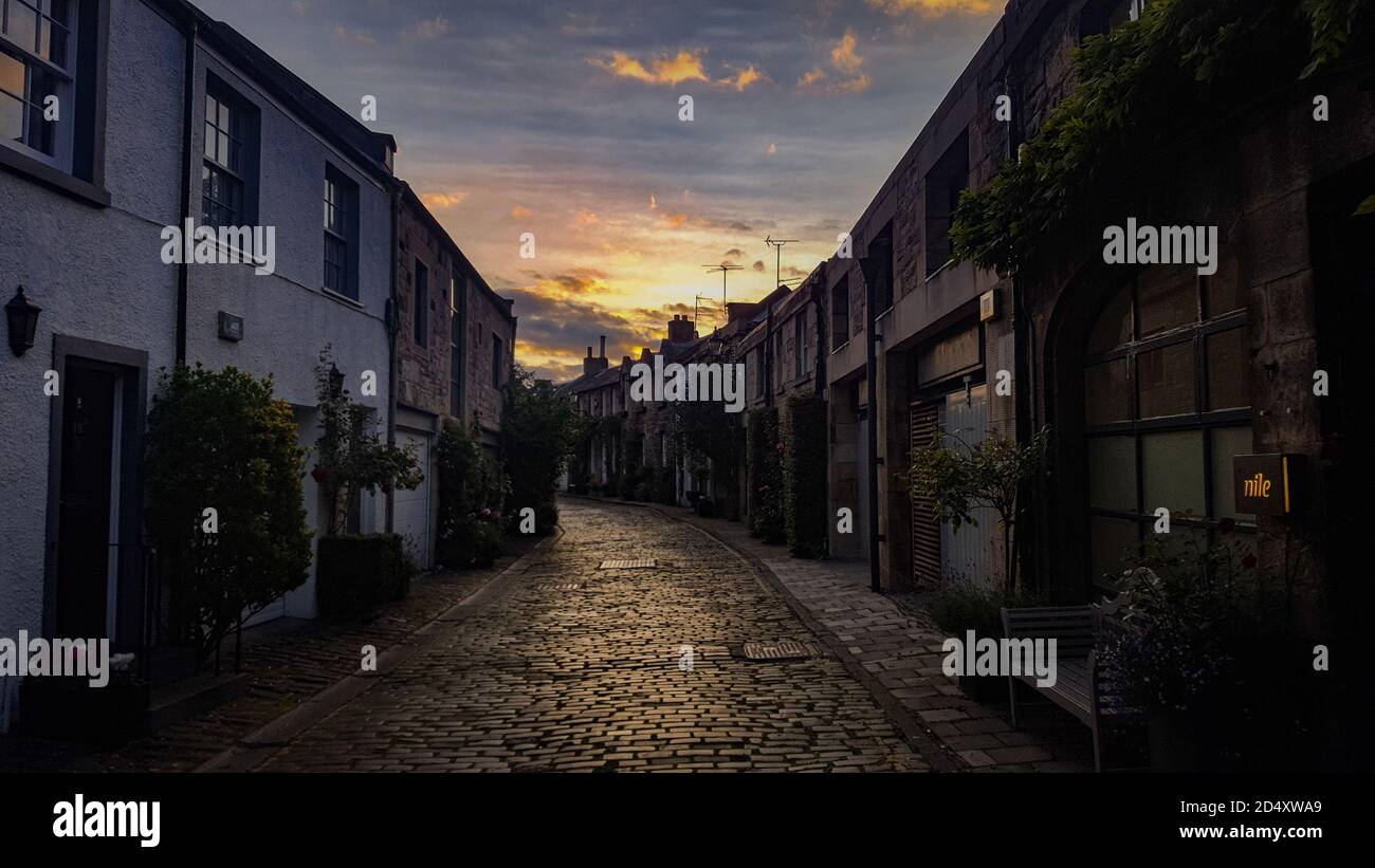 Edinburgh street cobble old ancient hi-res stock photography and images ...