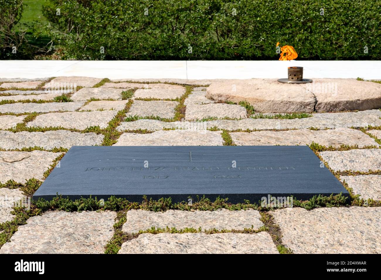 The Eternal Flame and the President John F. Kennedy tombstone at ...