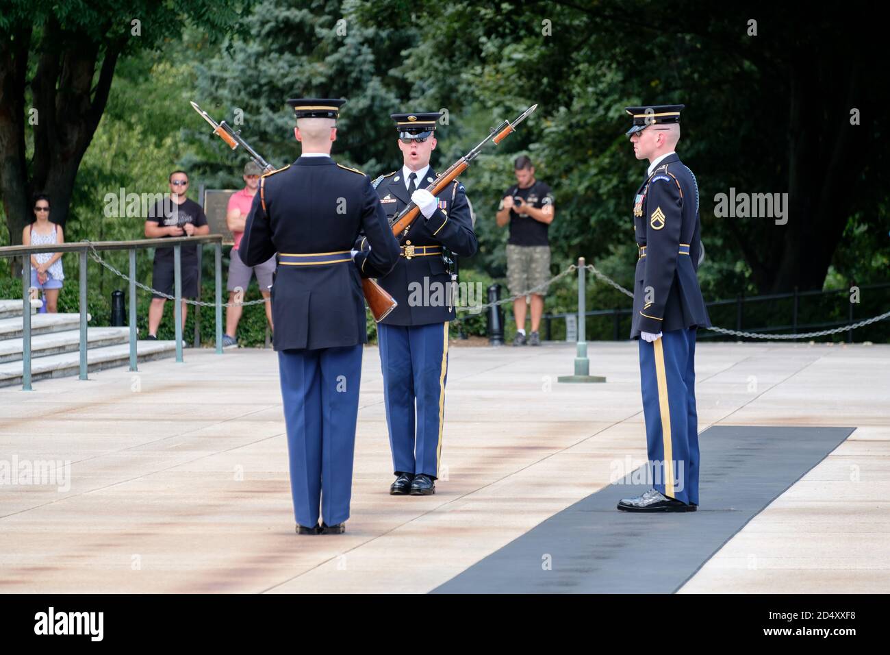 The Changing of The Guard ceremony at the Tomb of the Unknown Soldier ...