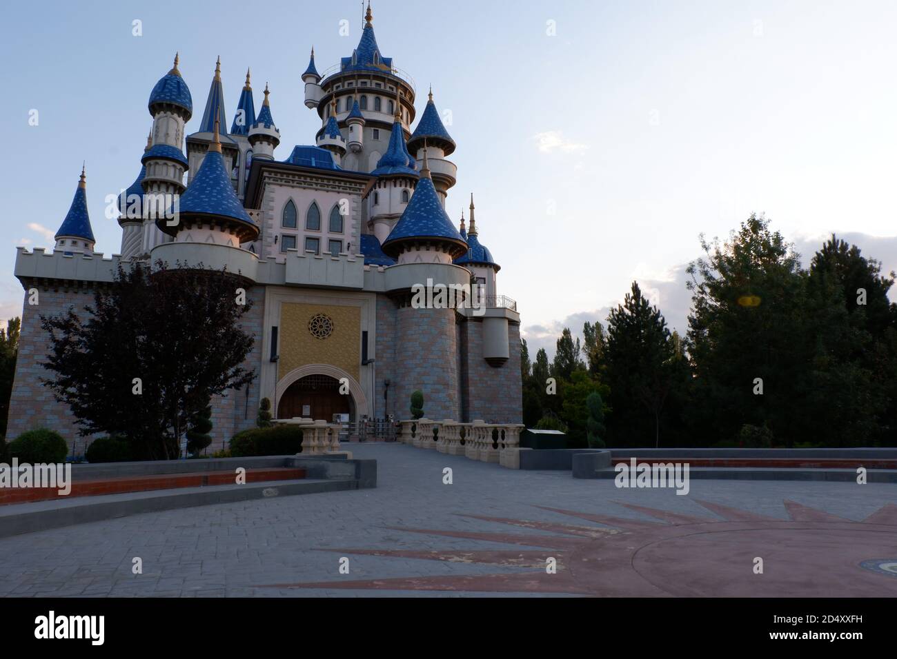Modern castle hi-res stock photography and images - Alamy