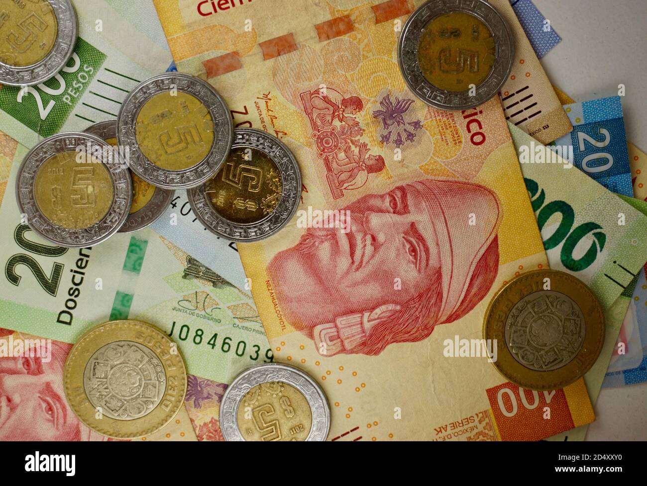 Many mexican pesos bills spread randomly over a flat surface Stock ...