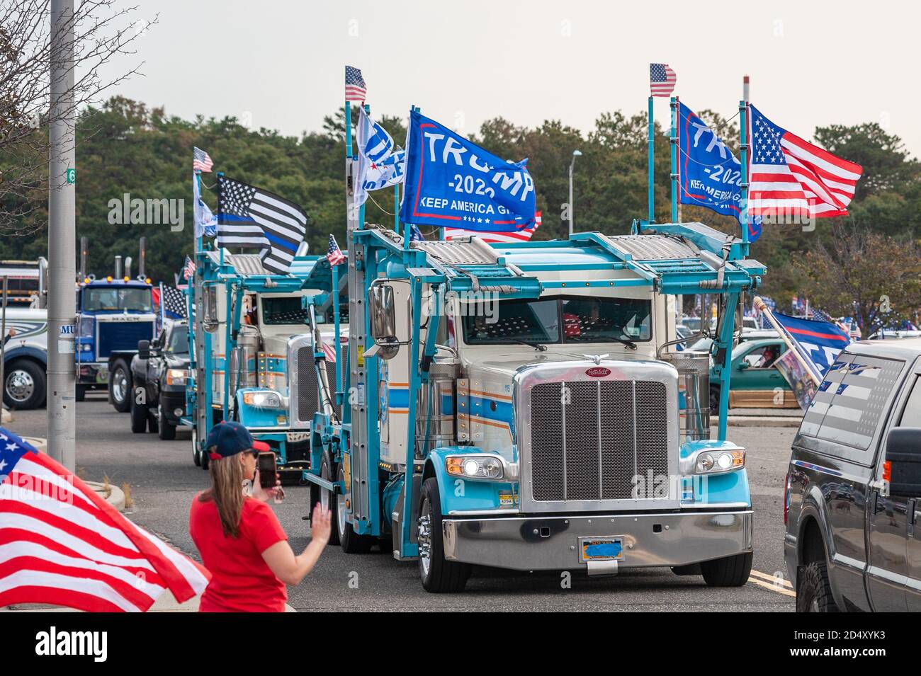 The Trump convoy is getting on its way for a rally down the Long Island ...