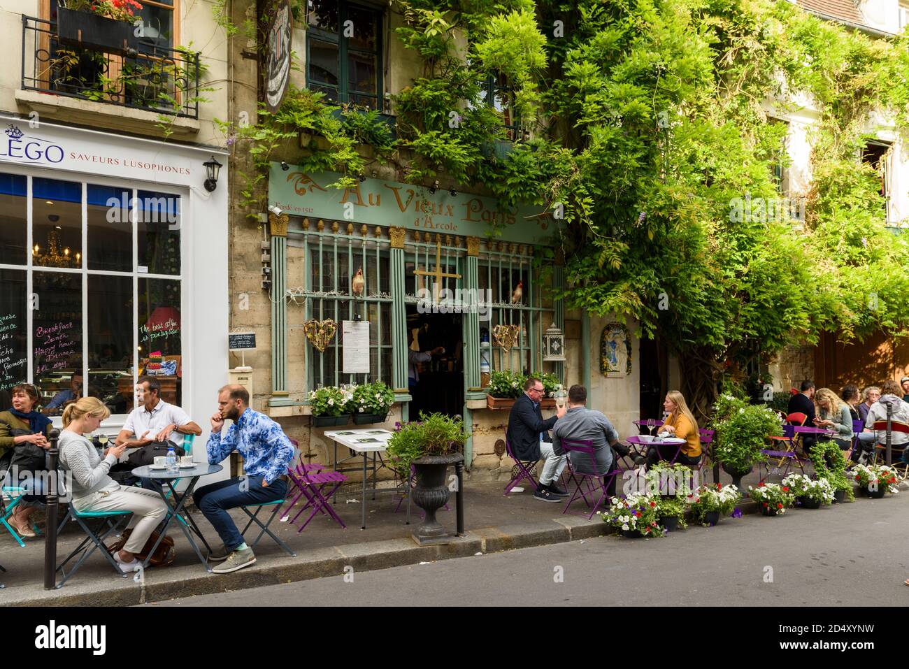 Paris, France, June 04, 2017 : Famous style of life in Paris, France ...