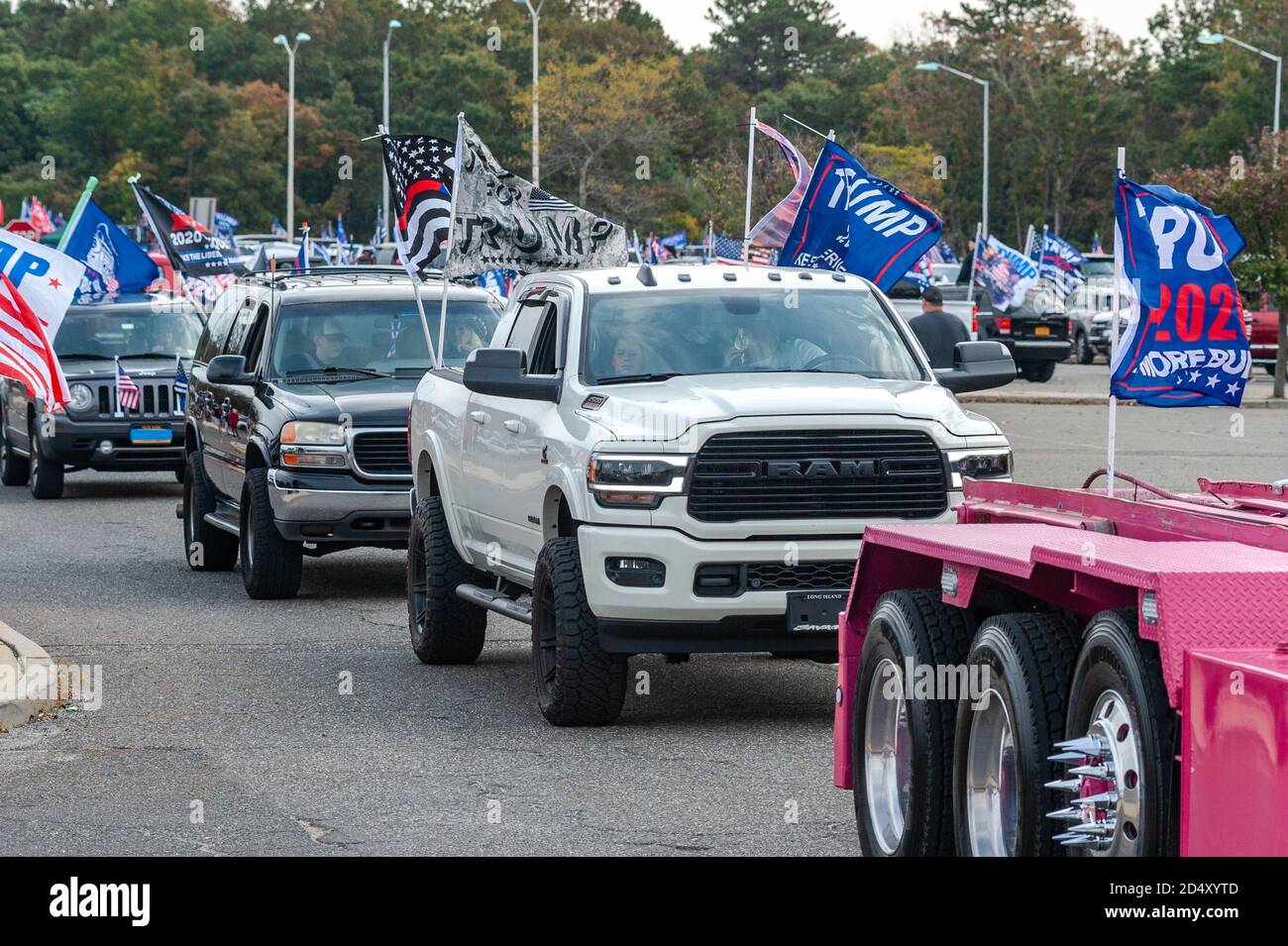 The Trump convoy is getting on its way for a rally down the Long Island ...