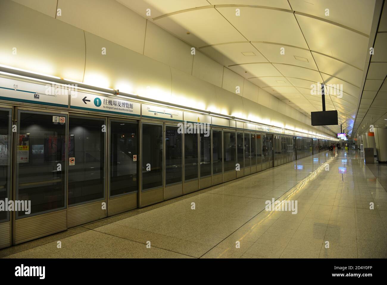MTR Airport Express Kowloon Station platform in Hong Kong, China Stock Photo - Alamy