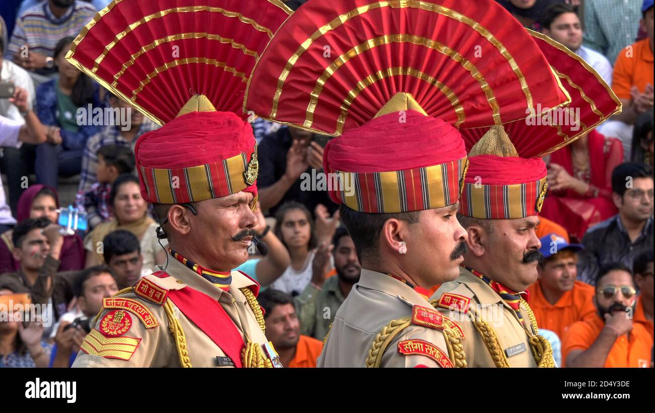 India pakistan border gate hi-res stock photography and images - Alamy