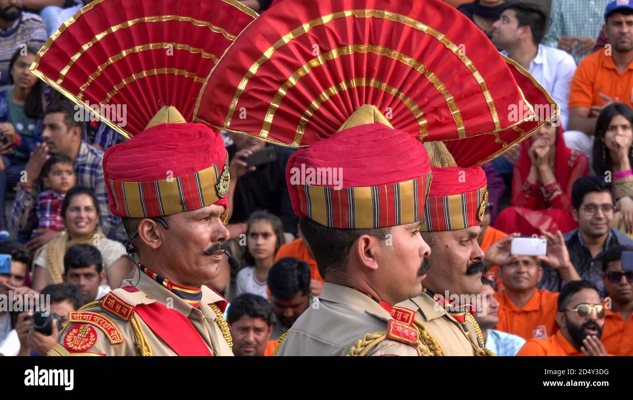 India pakistan wagah border closing ceremony hi-res stock photography ...