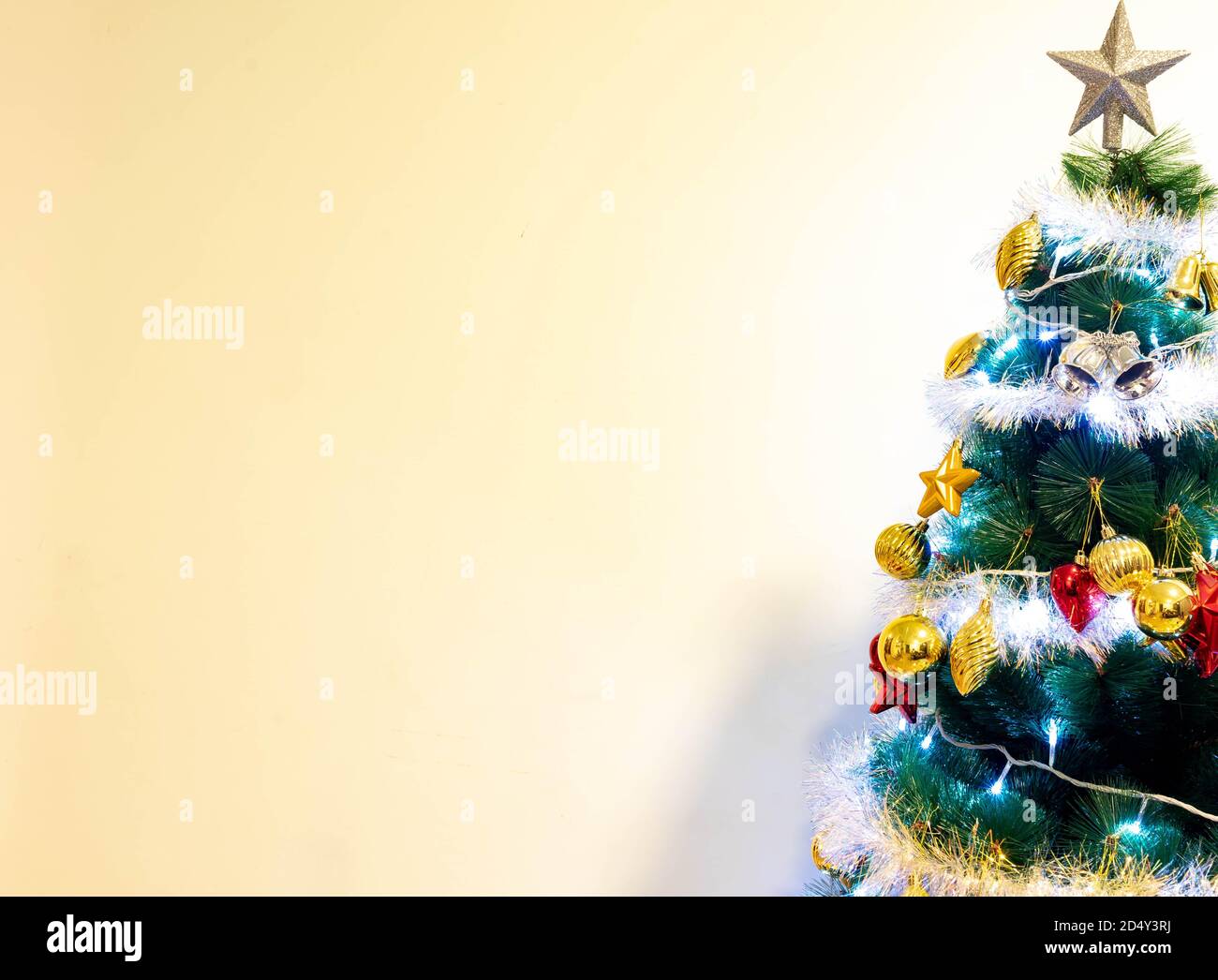 Plain christmas background hi-res stock photography and images - Alamy