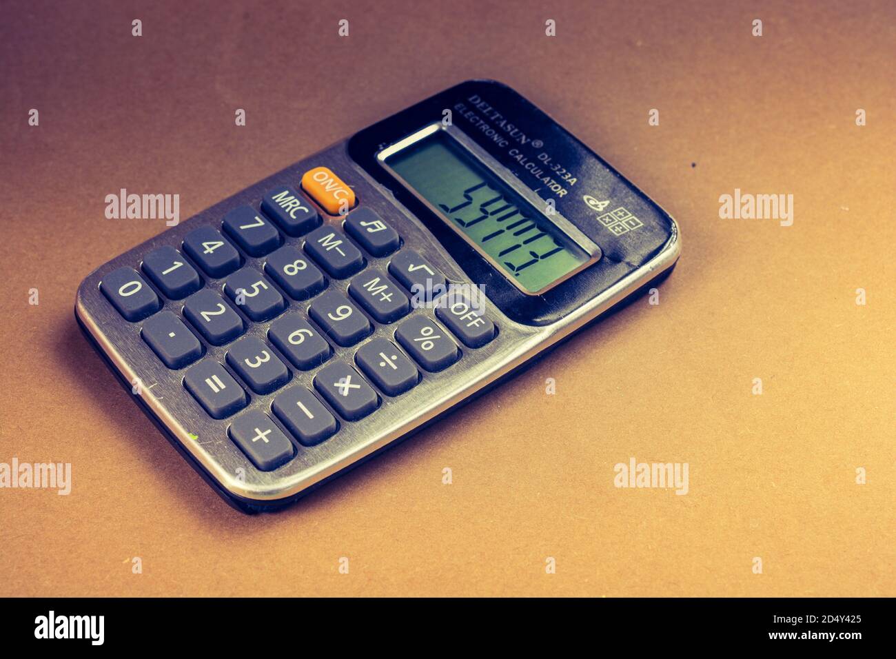 Electronic calculator device for calculations with a keyboard and ...