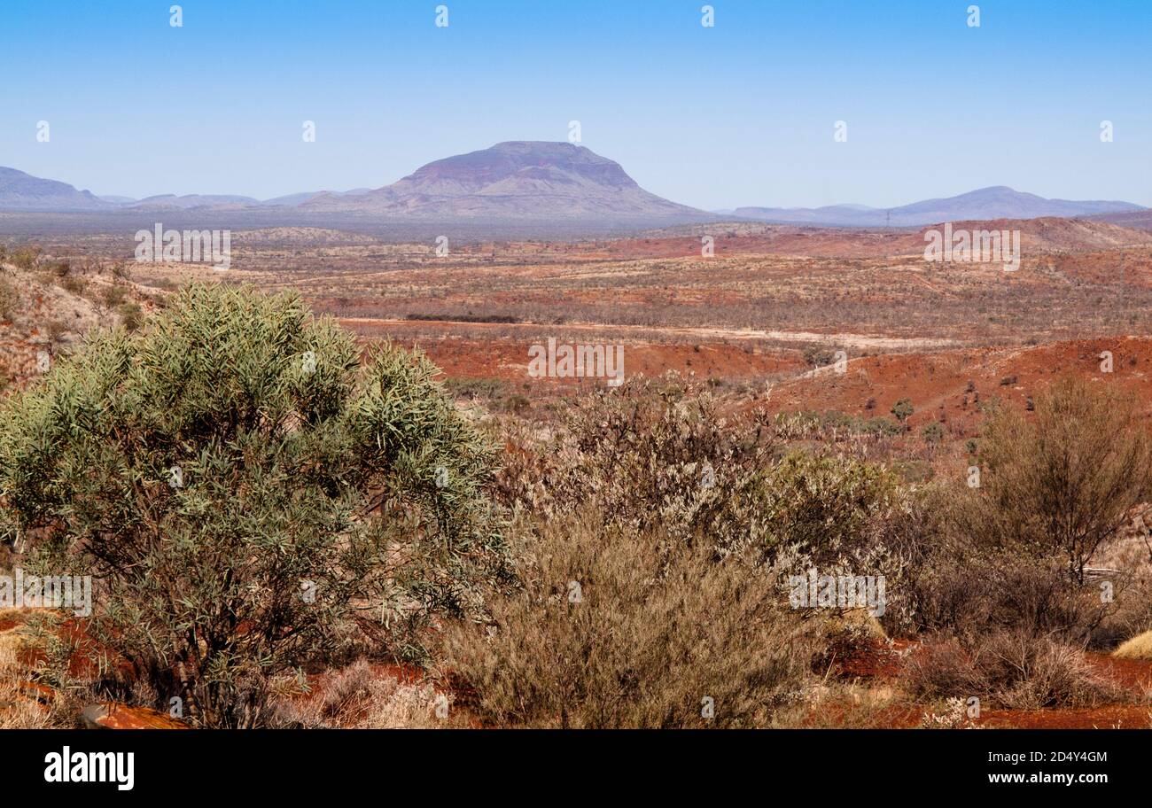 Mt Bruce (Punurrunha - 1235m) in the Hammersley Range, Karijini ...