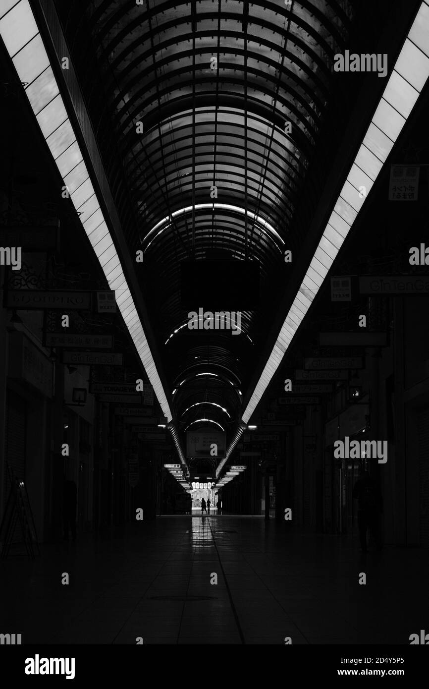 Vintage hallway shot hi-res stock photography and images - Alamy