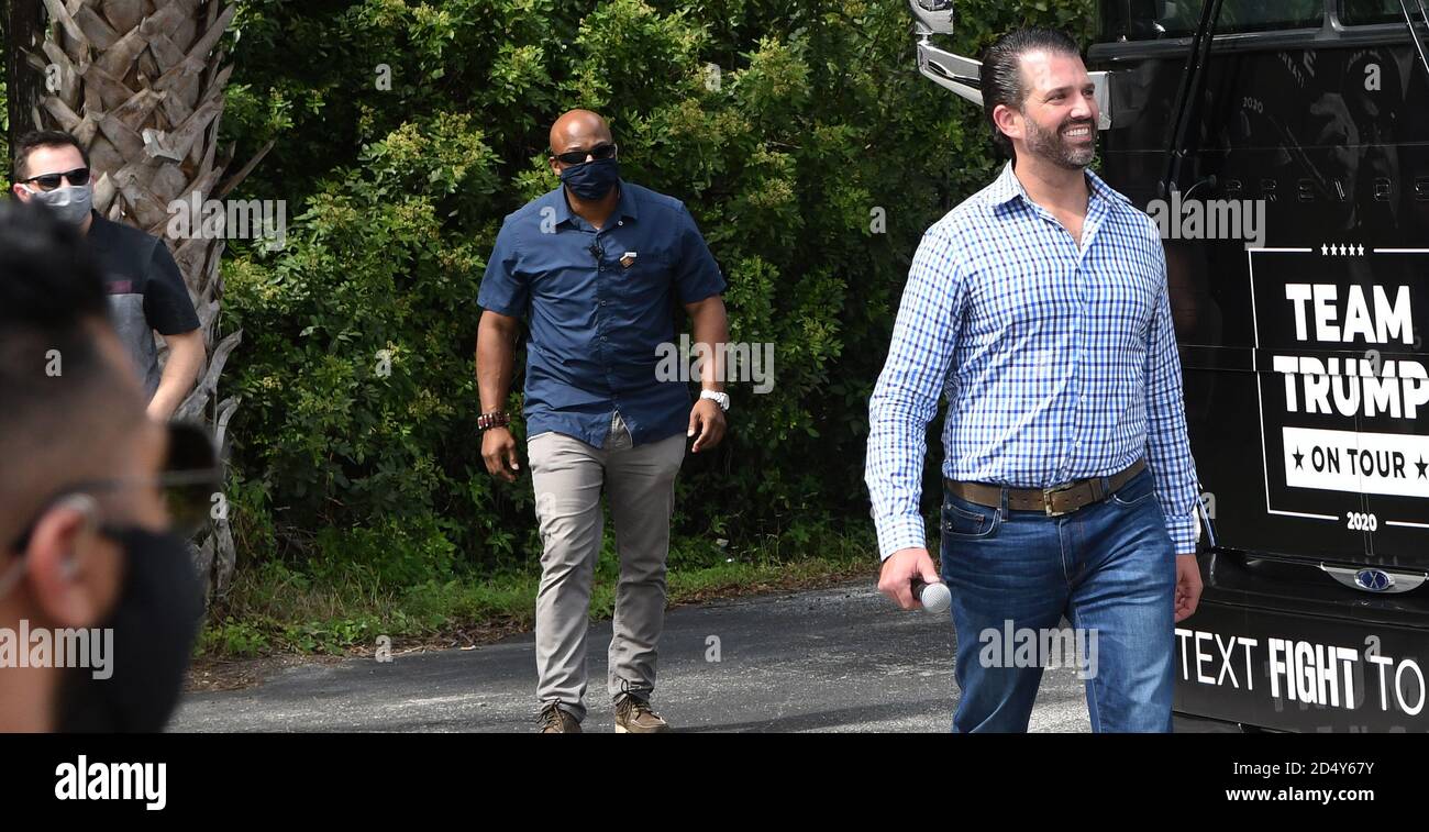 Secret service agents hi-res stock photography and images - Alamy