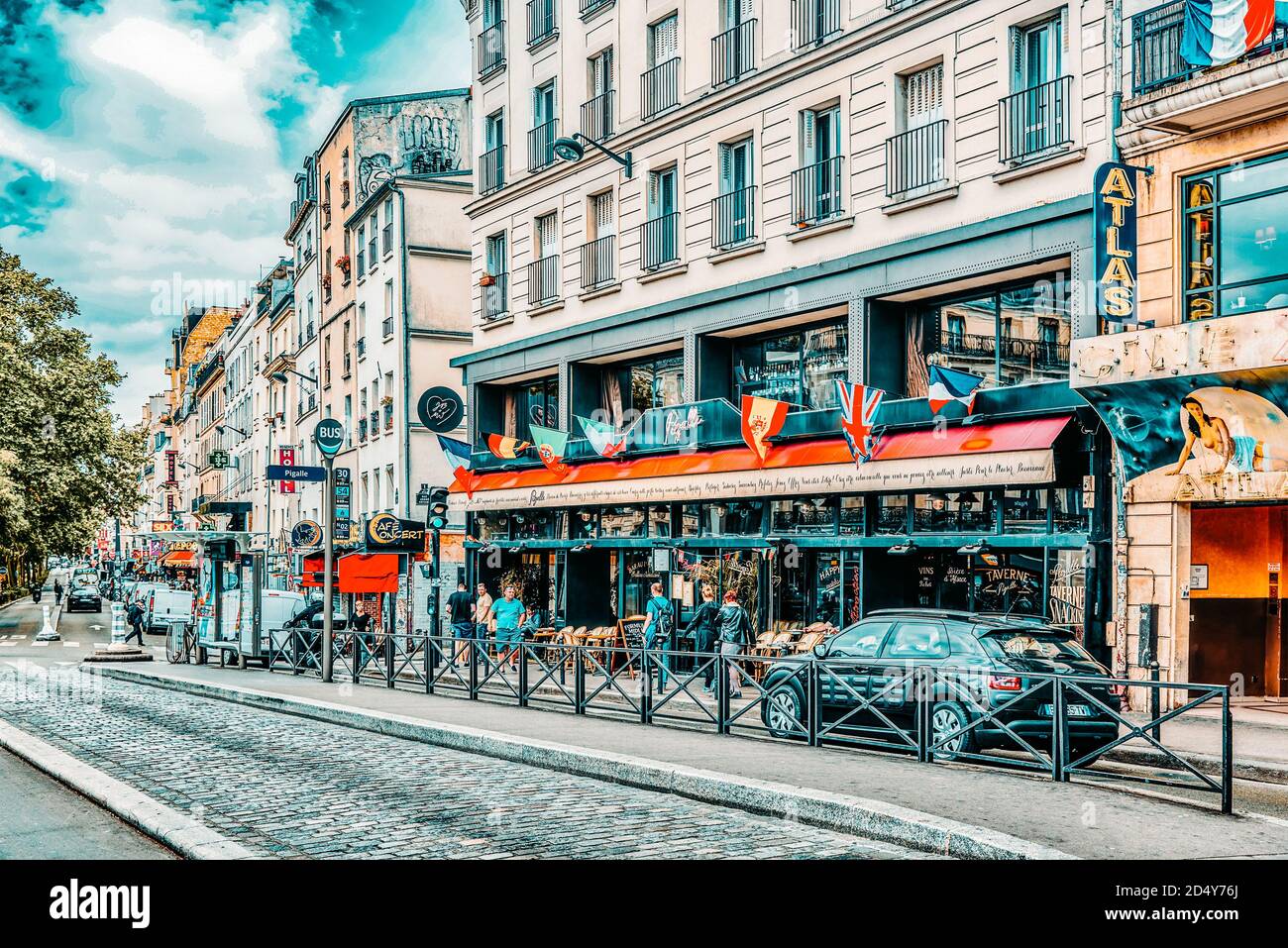 Bohemian montmartre district hi-res stock photography and images - Alamy