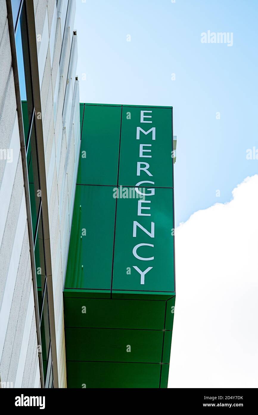 Emergency department sign hi-res stock photography and images - Alamy