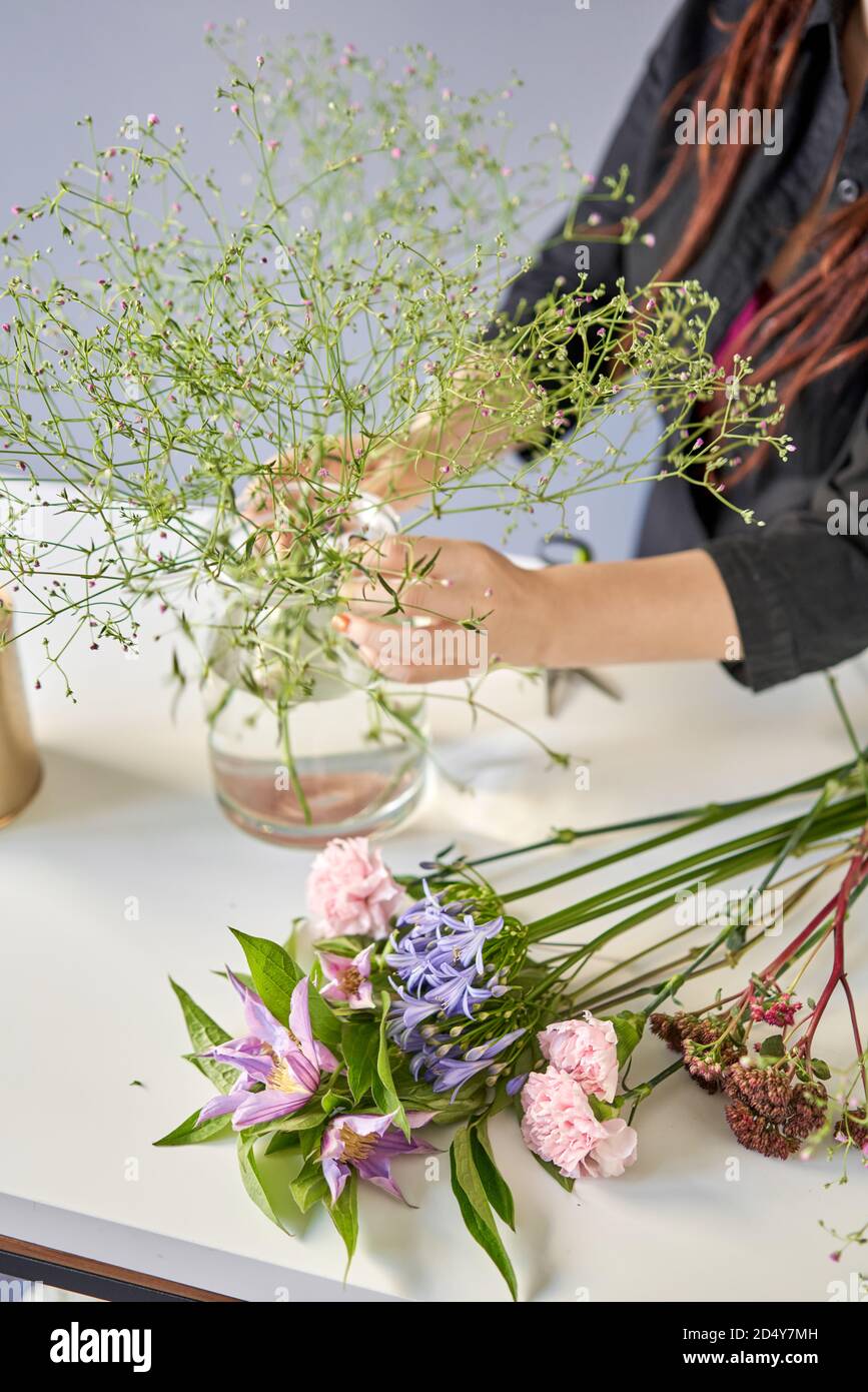Bouquet 006, step by step installation of flowers in a vase. Flowers ...