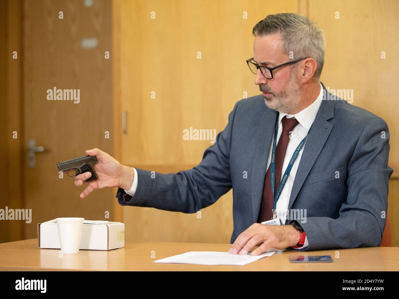 Used gun hi-res stock photography and images - Alamy