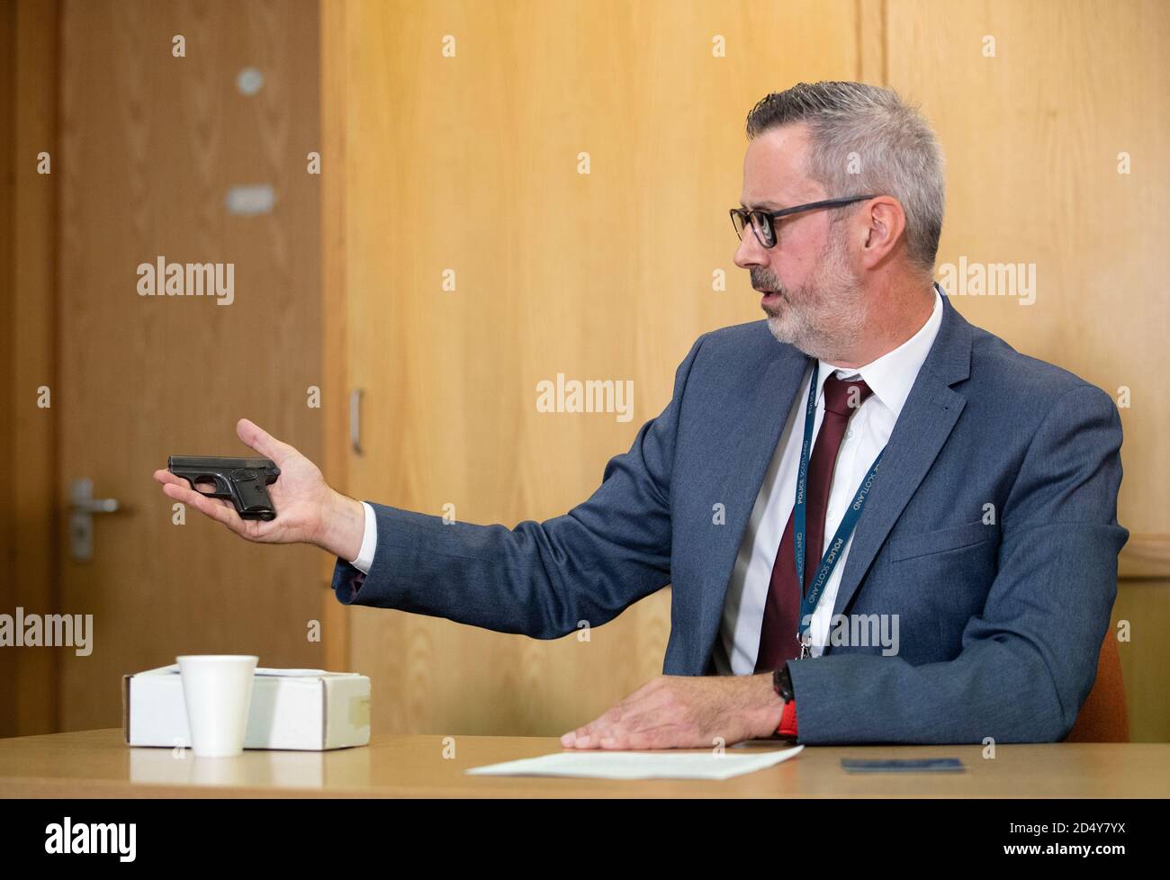 Used gun hi-res stock photography and images - Alamy