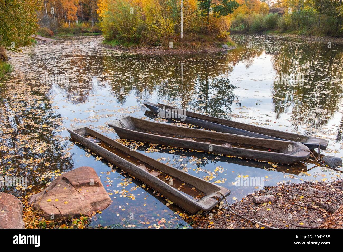 Primitive canoes hi-res stock photography and images - Alamy