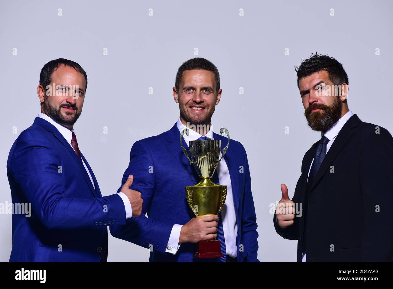 Men in suits at award show hi-res stock photography and images - Alamy
