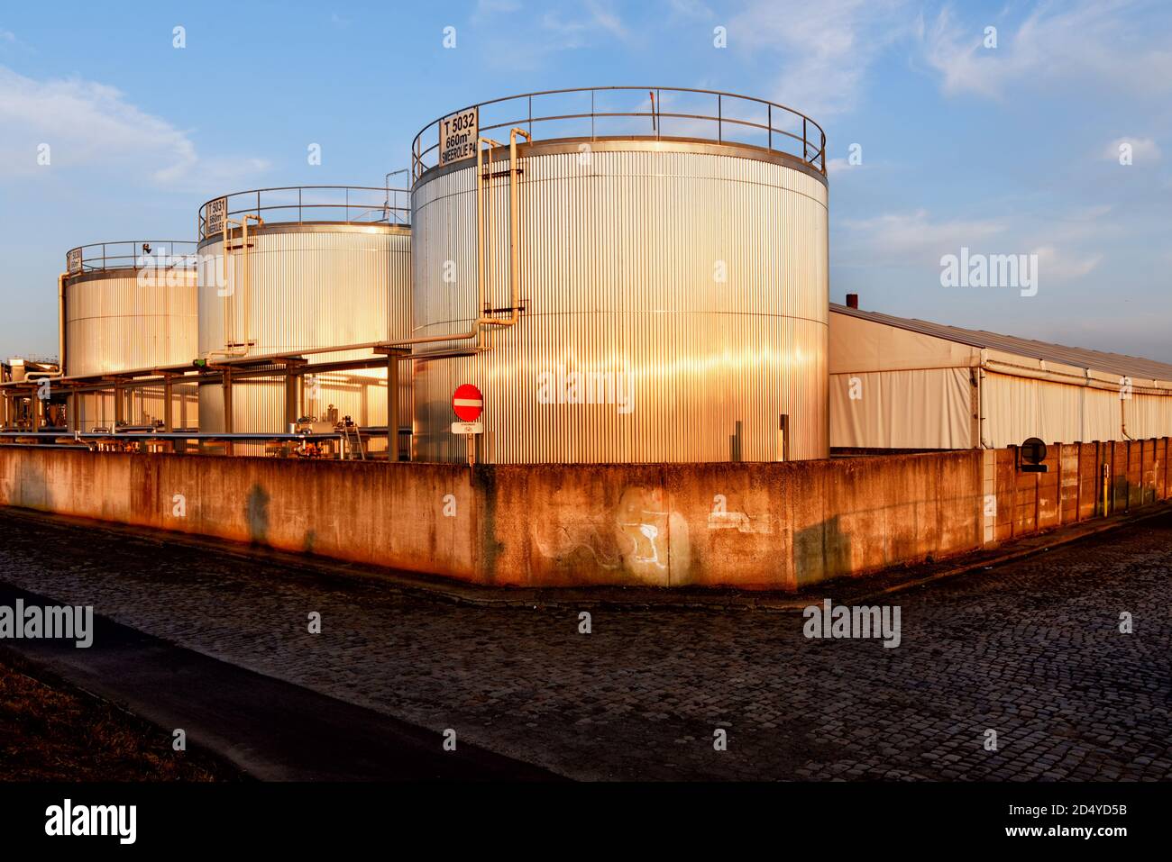 Infrastructure storage hi-res stock photography and images - Alamy