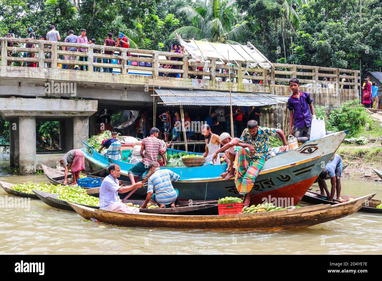 Jhalokathi, Bangladesh : Bhimruli Floating Guava Market Stock Photo - Alamy