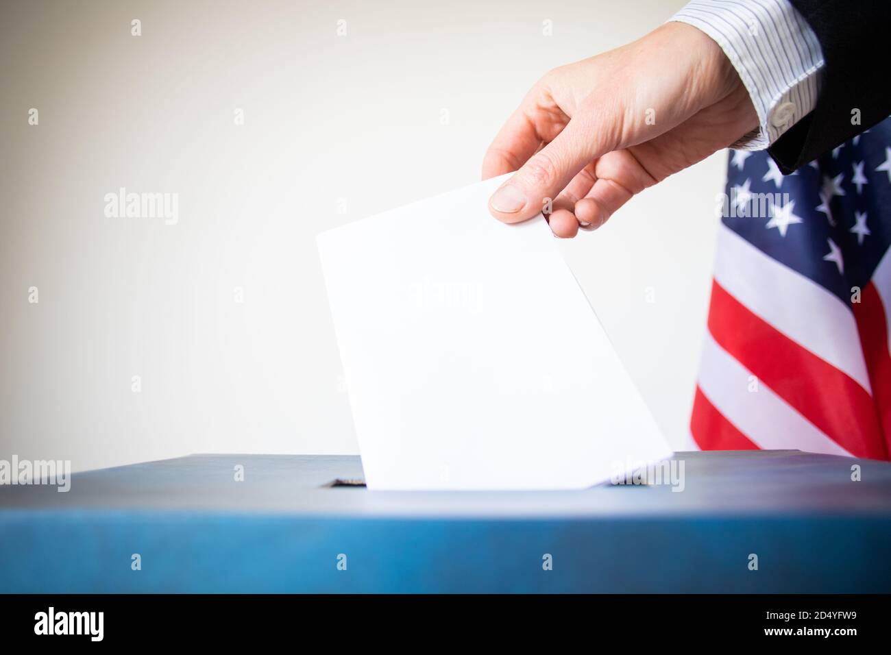 Putting ballot in box usa hi-res stock photography and images - Alamy