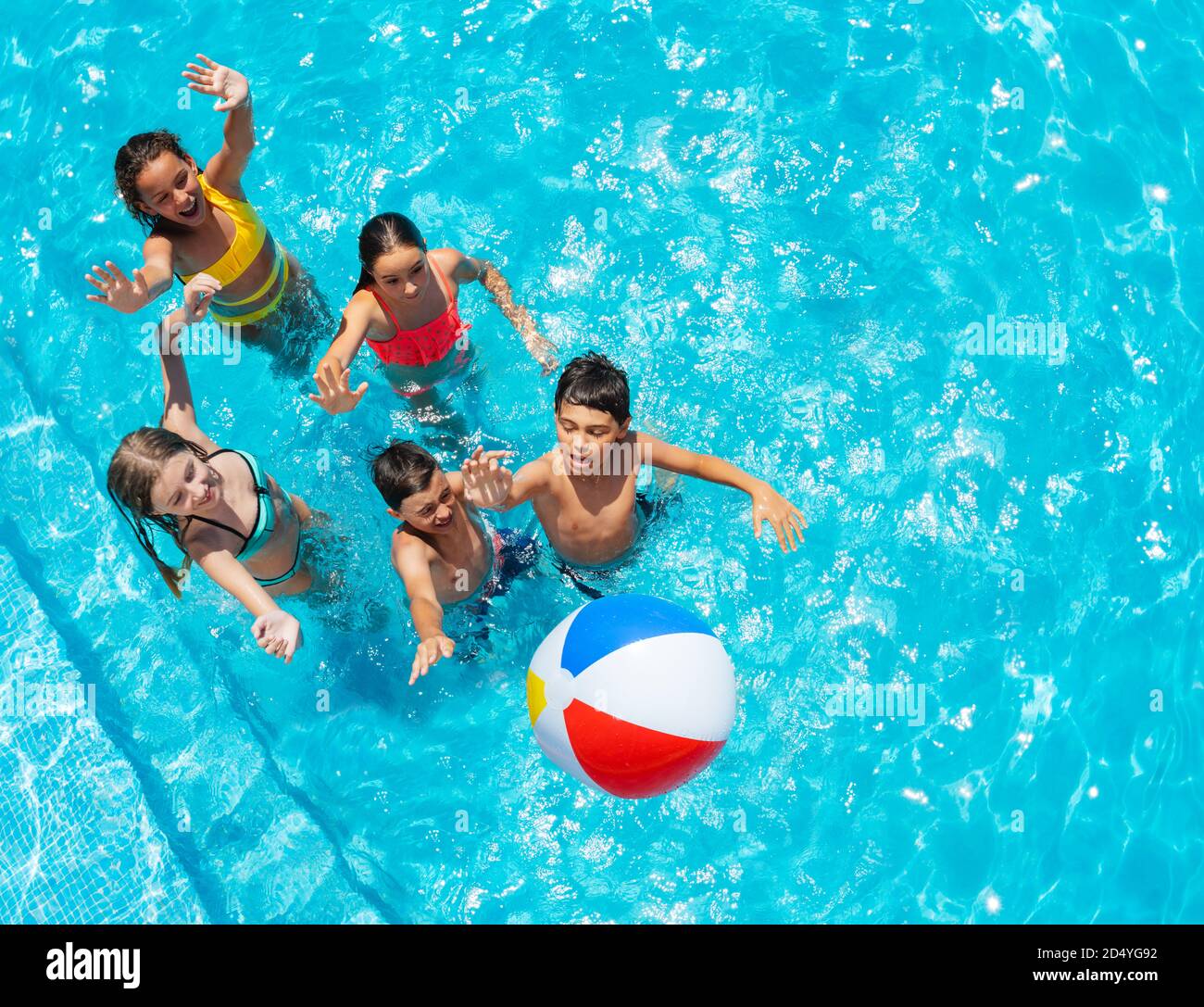 Kids at swimming pool hi-res stock photography and images - Alamy