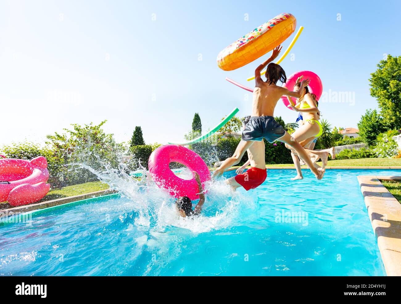 Kids jumping into the pool hi-res stock photography and images - Alamy