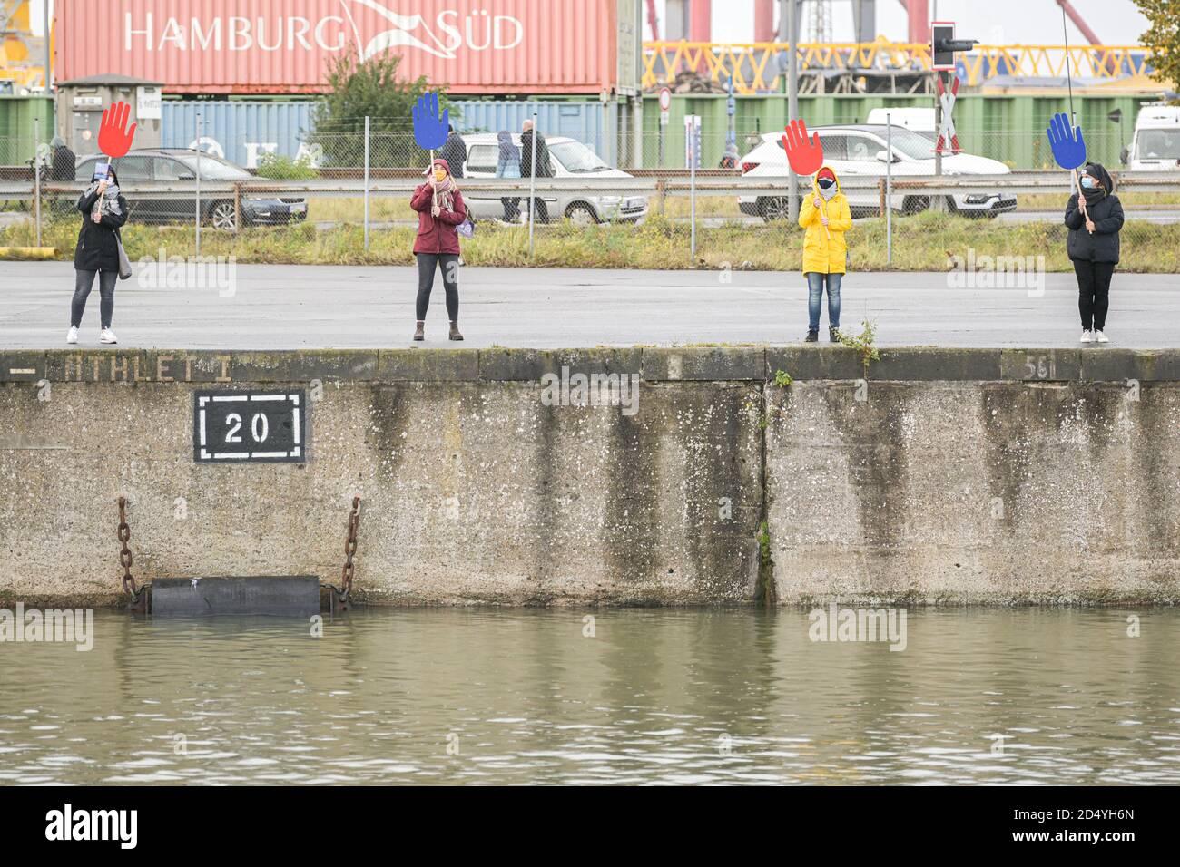 Wave return wall hi-res stock photography and images - Alamy