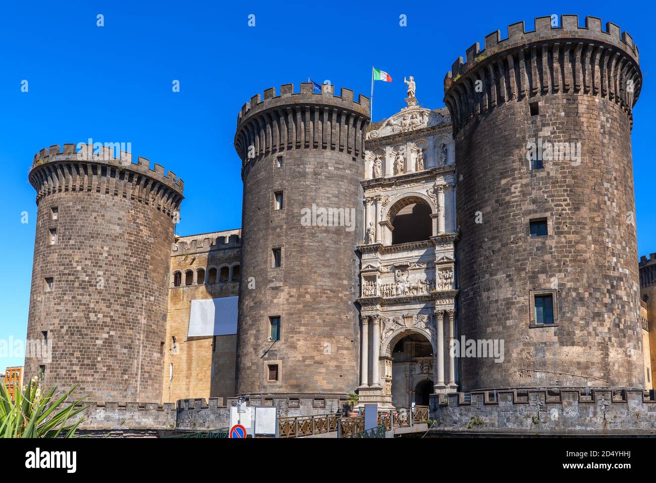 Italian castle medieval hi-res stock photography and images - Alamy
