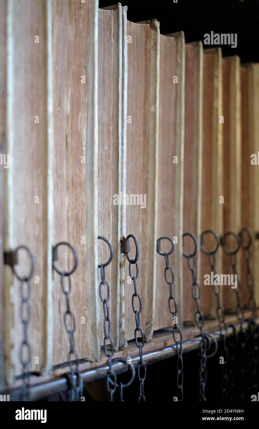 Chained library hi-res stock photography and images - Alamy