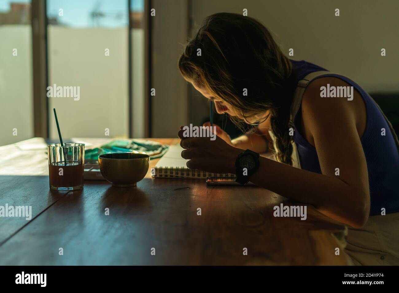 Woman drawing watercolors hi-res stock photography and images - Alamy