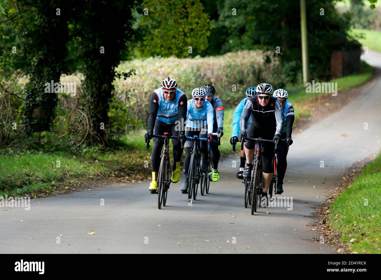 Uk cyclists group bicycles hi-res stock photography and images - Alamy