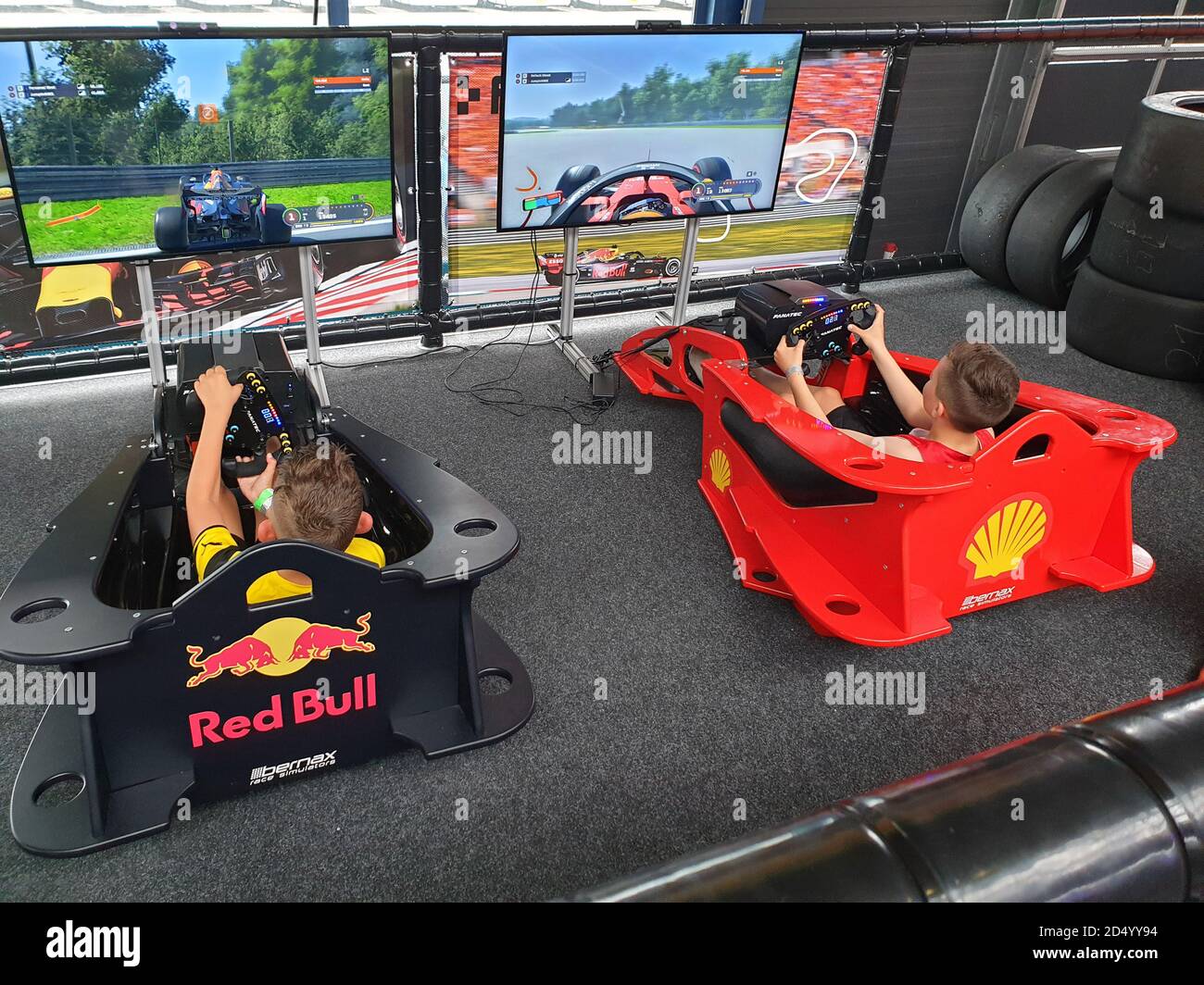 Motor racing simulation hi-res stock photography and images - Alamy