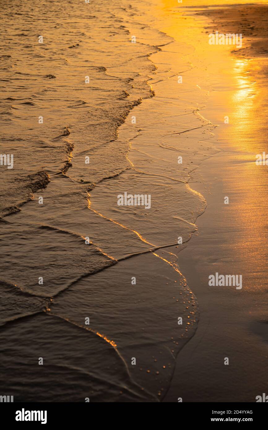 Golden sea sunset hi-res stock photography and images - Alamy