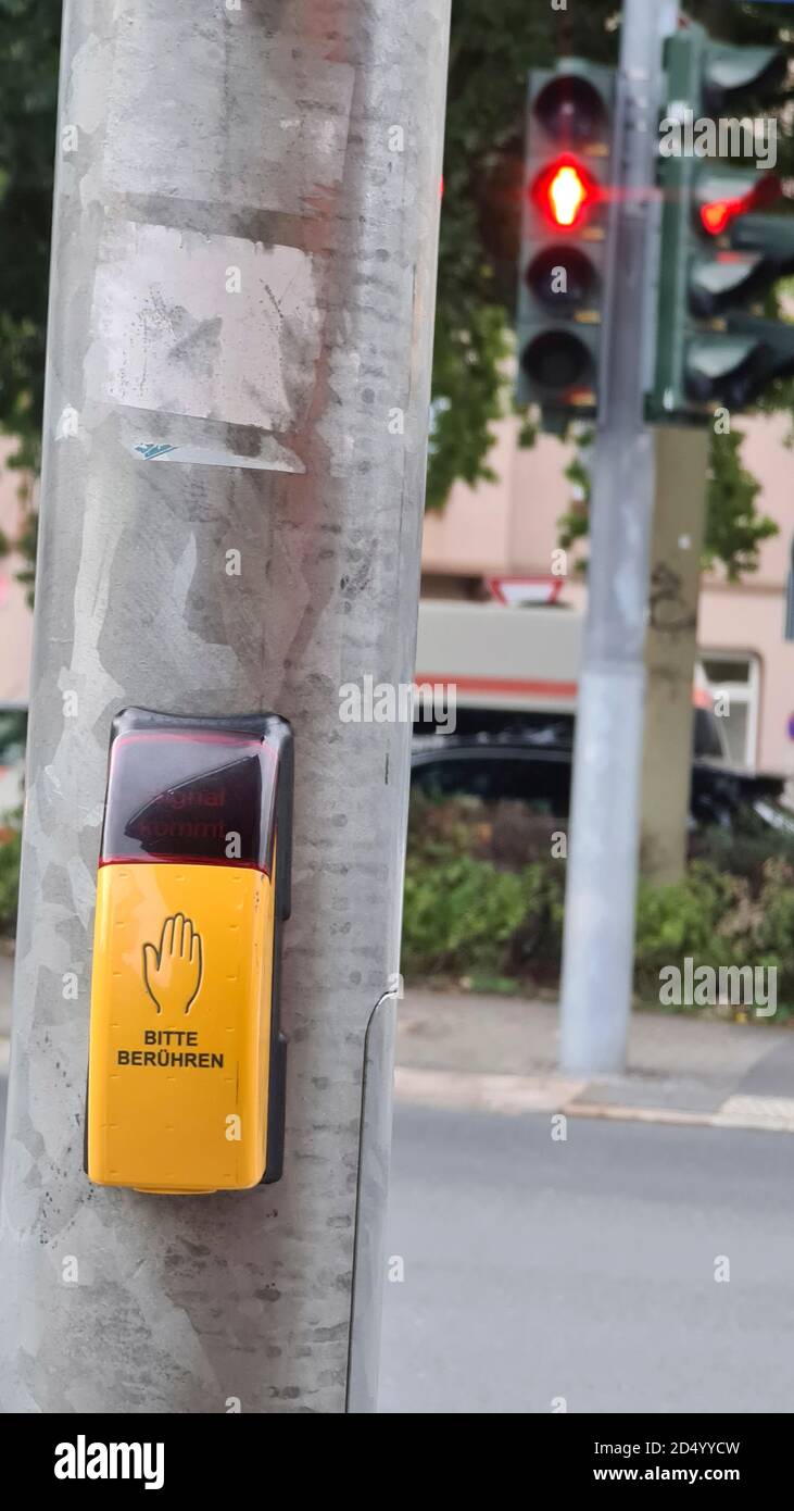 Traffic light button hi-res stock photography and images - Alamy