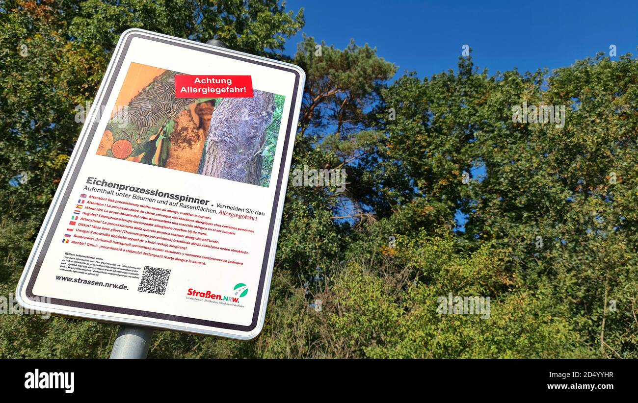 Oak processionary moth warning sign hi-res stock photography and images ...