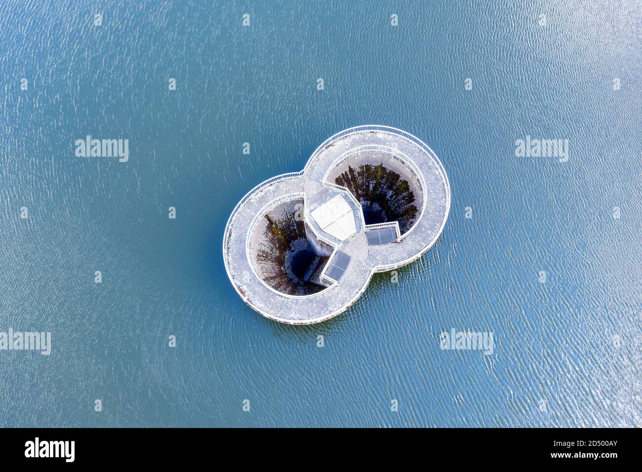 Dam drain from above hi-res stock photography and images - Alamy