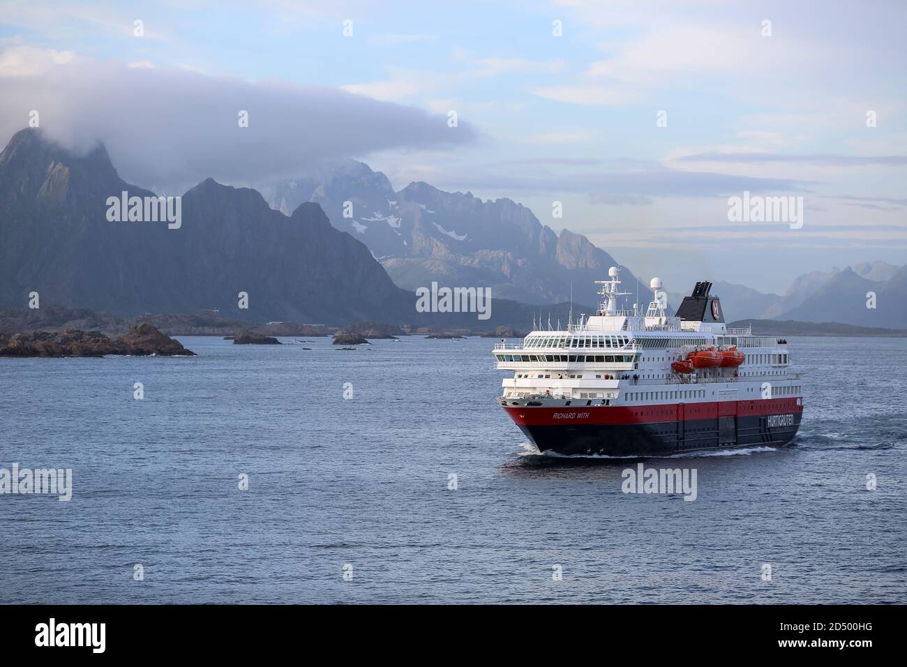 Lofoten cruise ship hi-res stock photography and images - Alamy