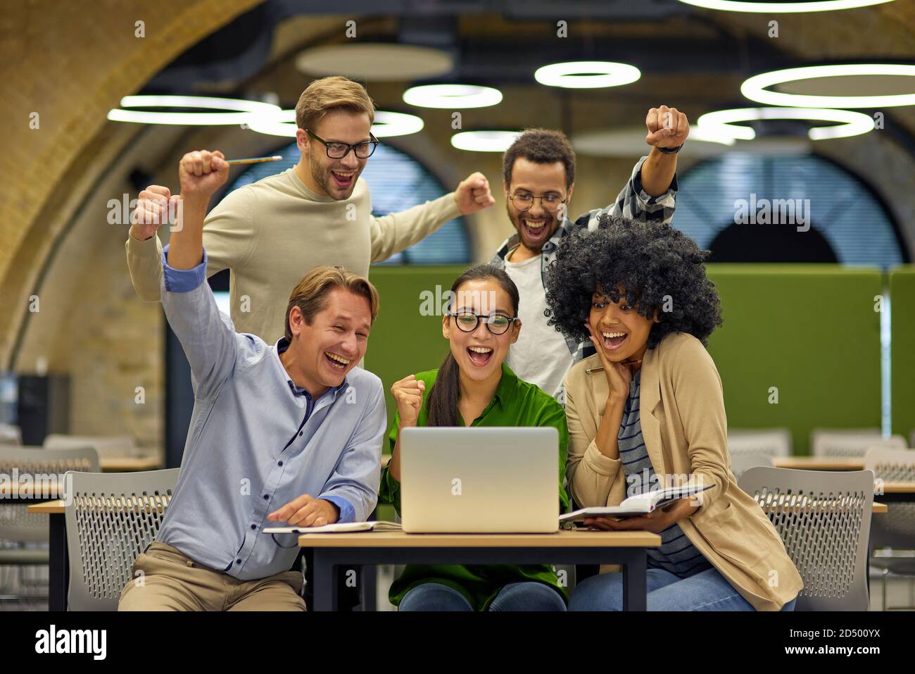 Teamwork desk hi-res stock photography and images - Alamy