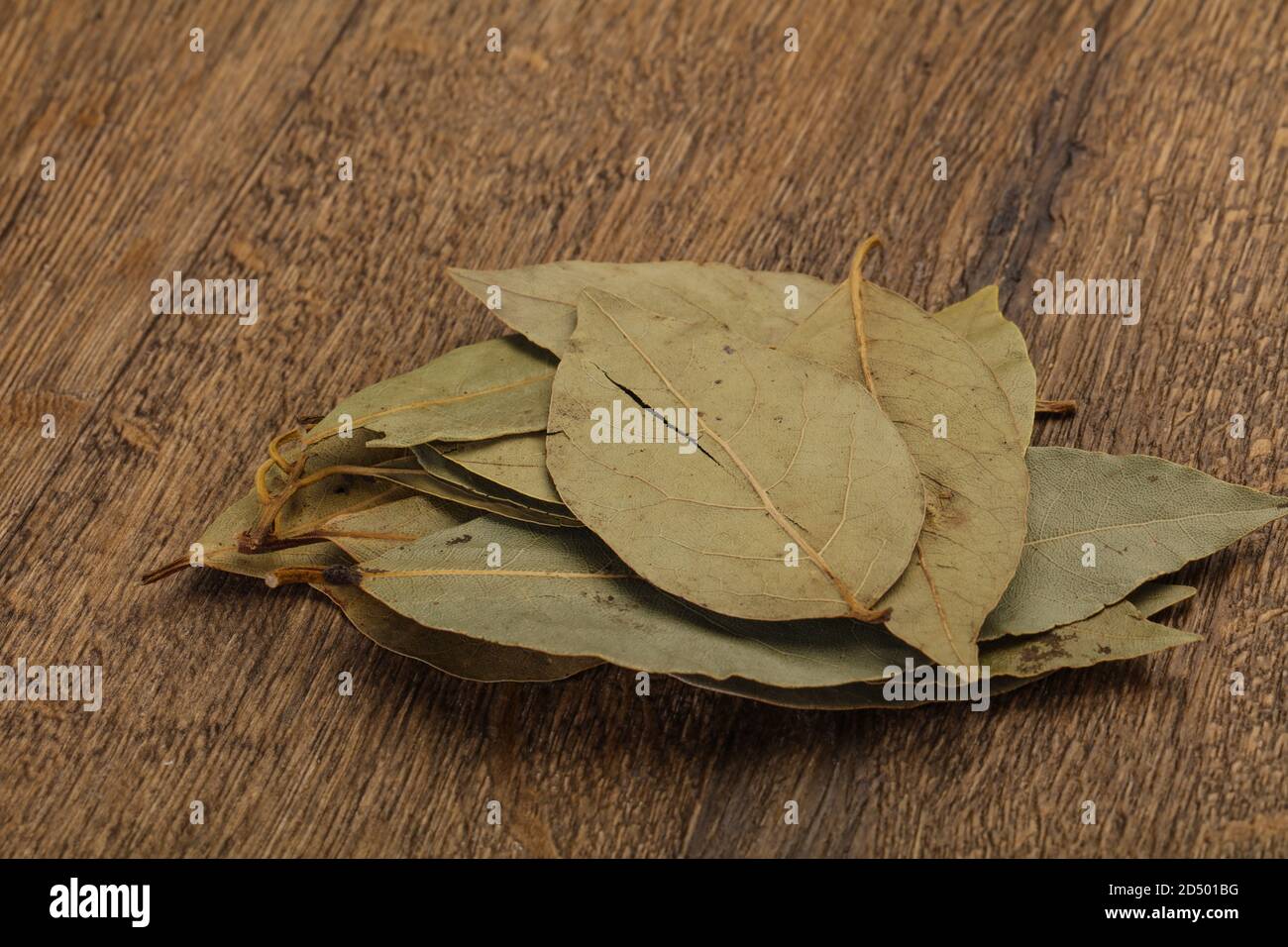 Dry laurel leaves - ready for cooking Stock Photo - Alamy
