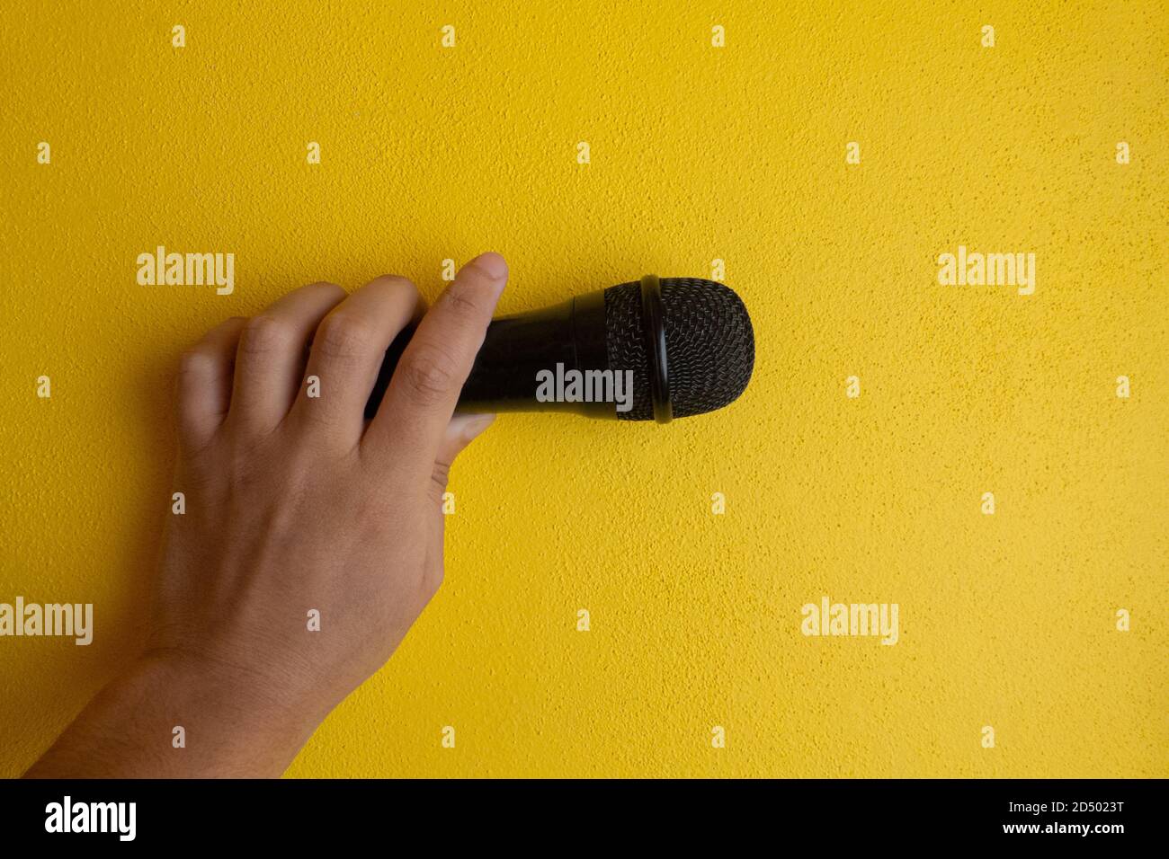 a man's hand lifting a microphone Stock Photo - Alamy
